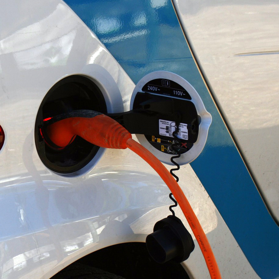 EV Charging Comparison: Wireless vs Corded Charger | Plugless Power